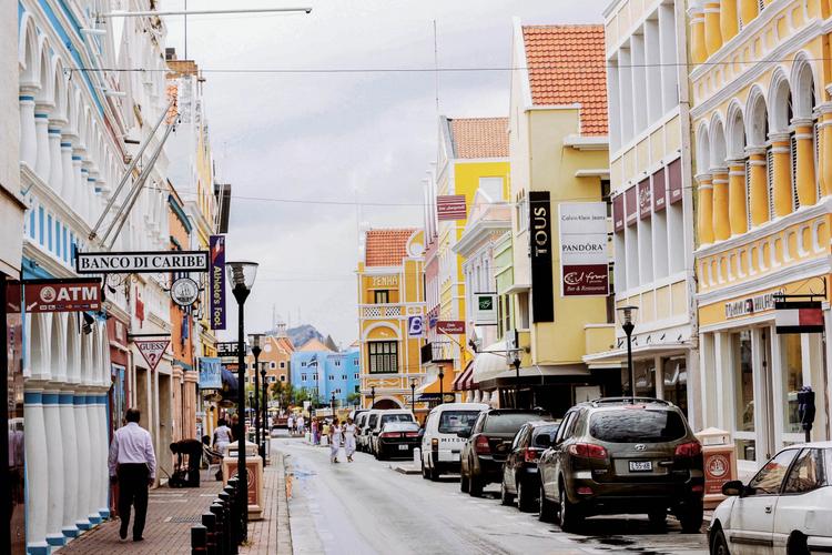 Driving in Curacao: What You Need to Know as a Tourist
