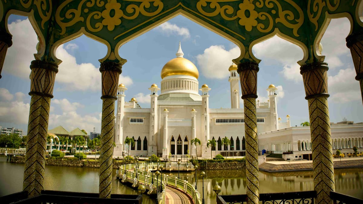 Solo Travel Guide for Women: The Best Time to Visit Brunei and Discover ...